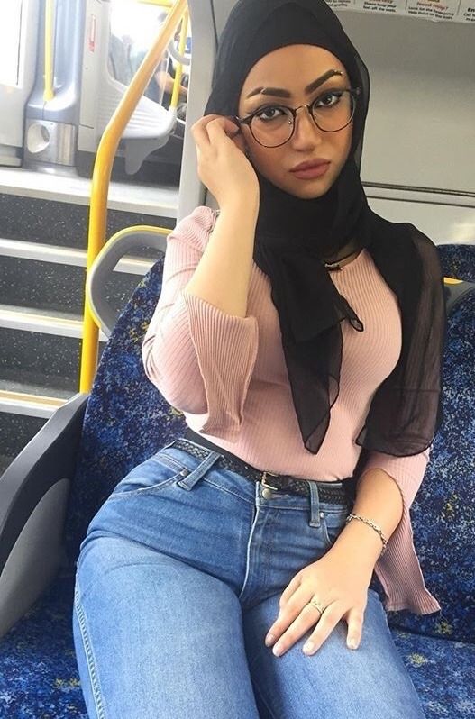 On the bus | Scrolller