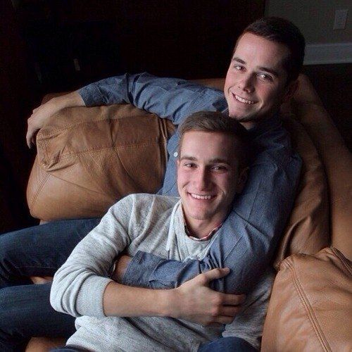 On the lounge | Scrolller