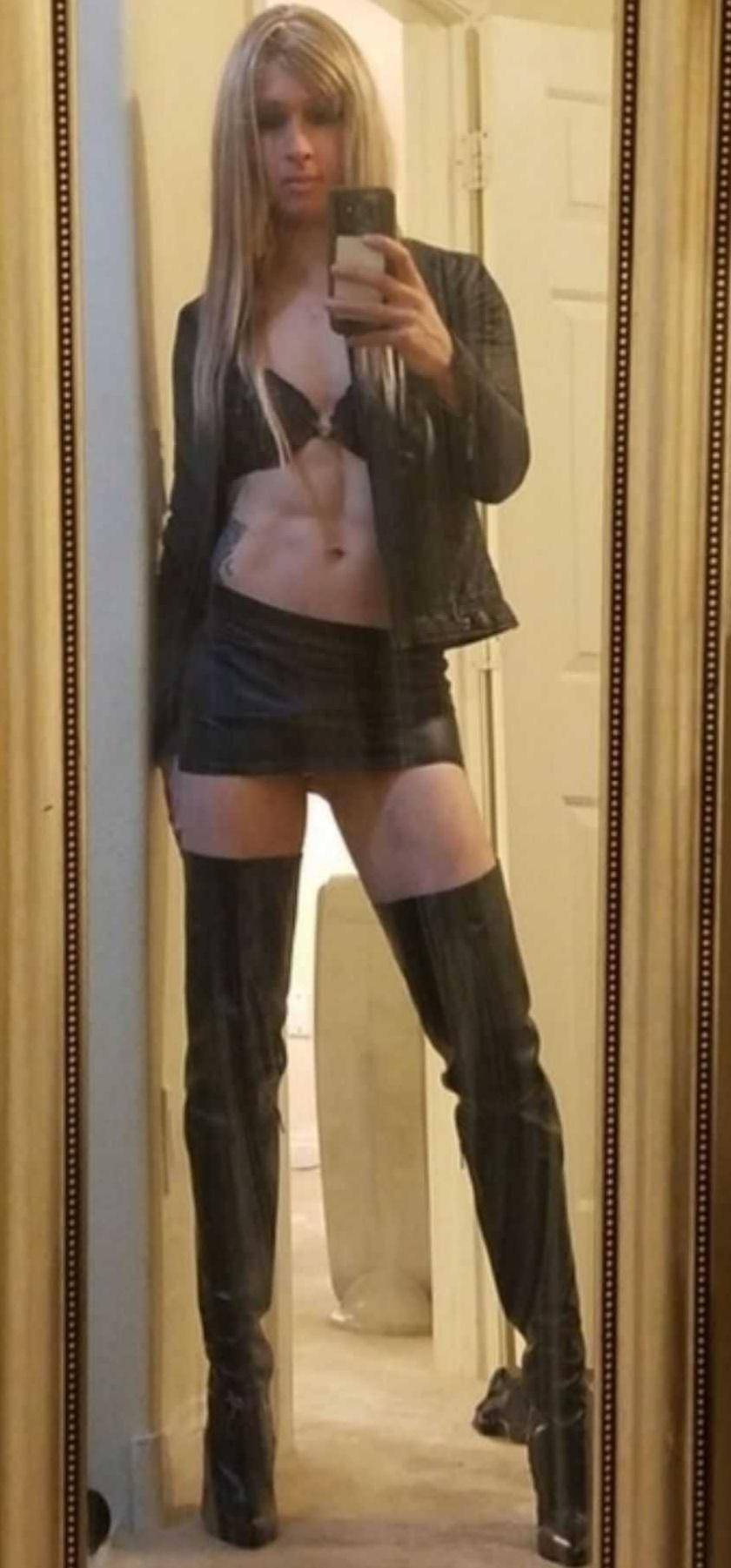 Worship me | Scrolller