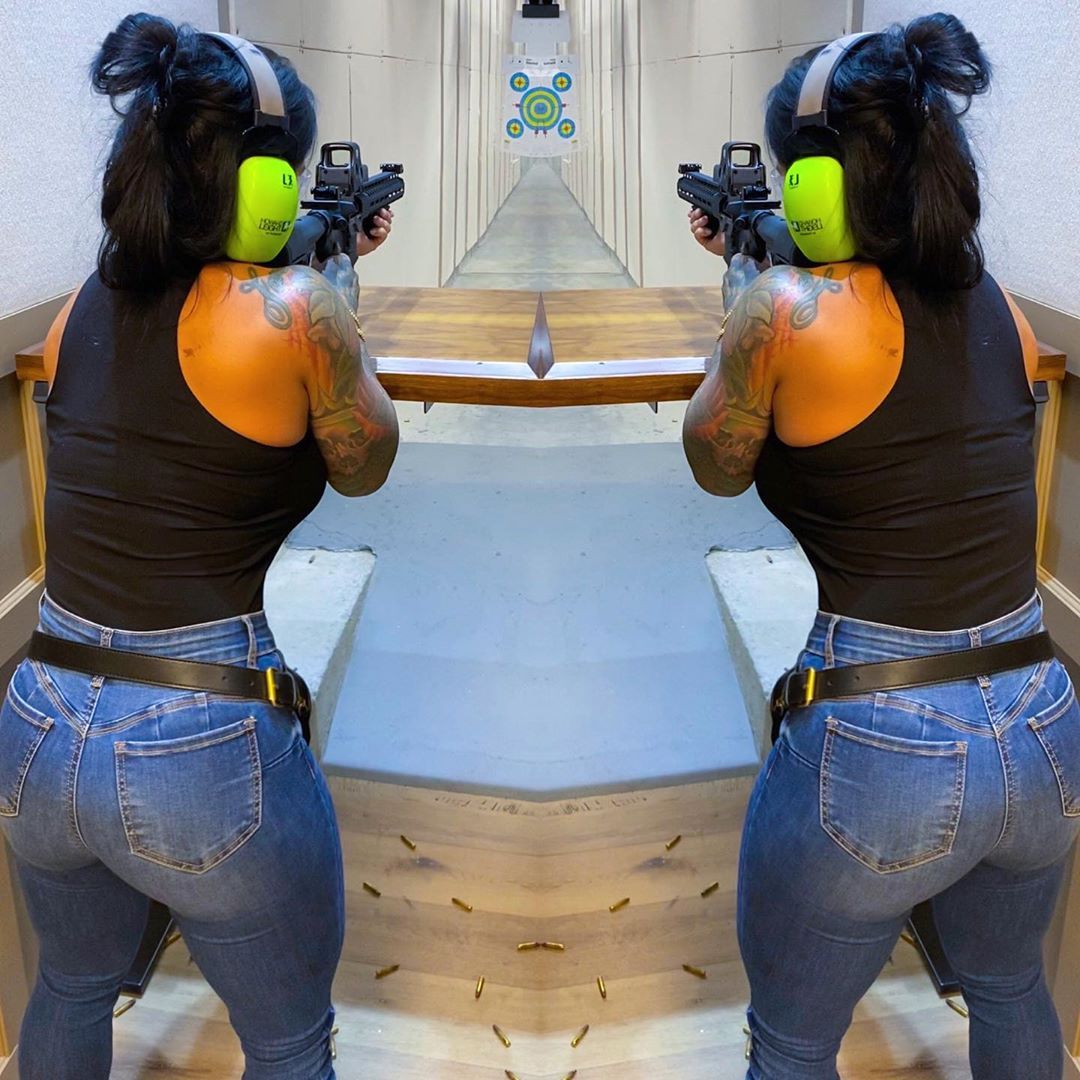 Only really thick women can fill out jeans. @muscle_bombshell | Scrolller