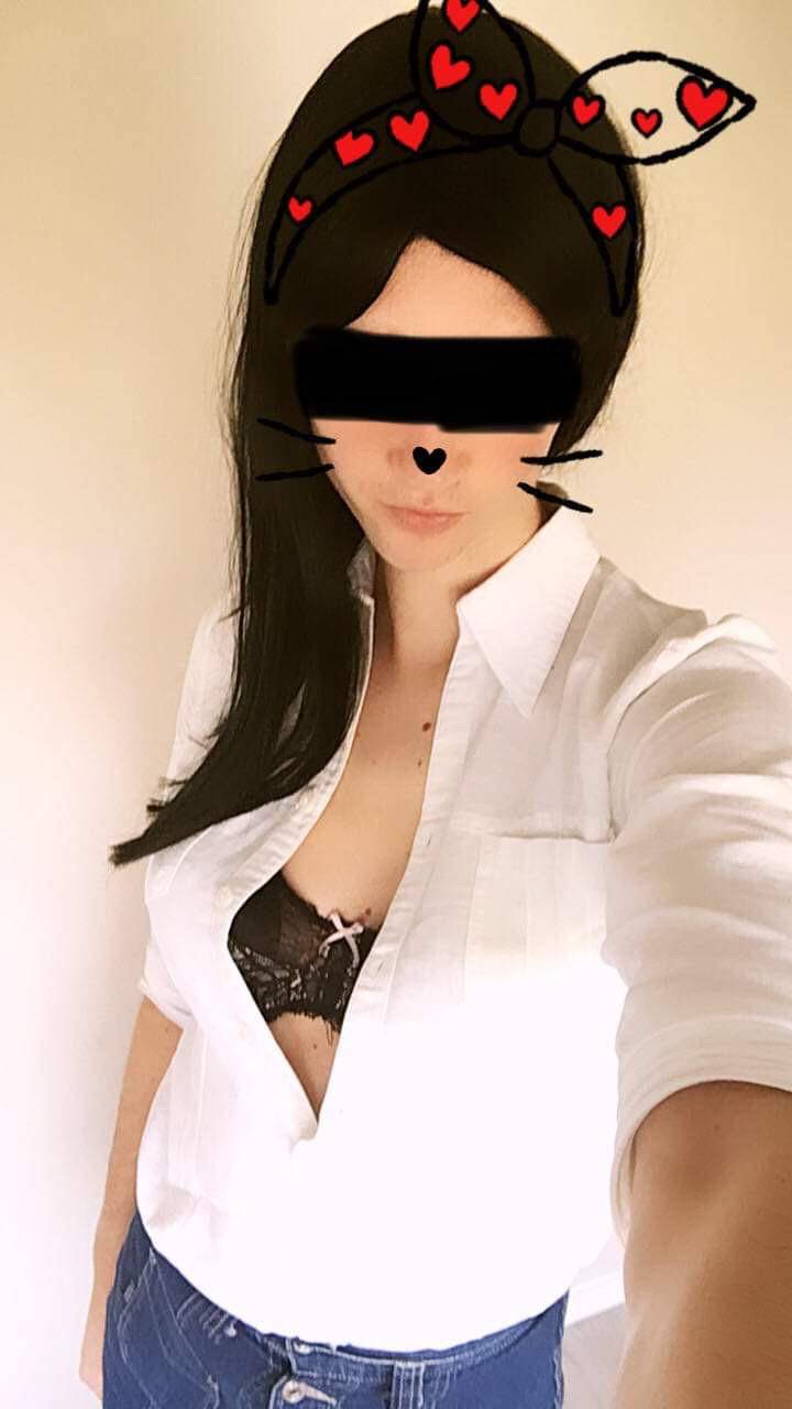 Oops my shirt popped open 😘 | Scrolller