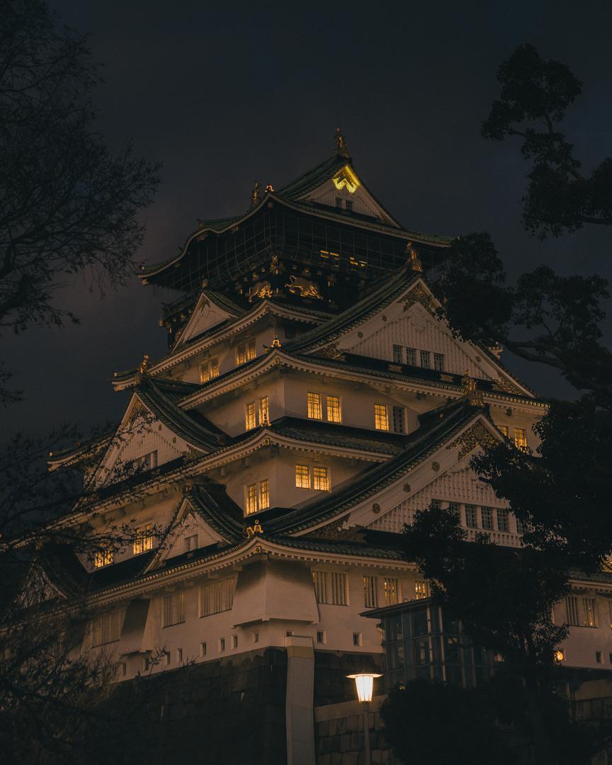Osaka castle at night | Scrolller