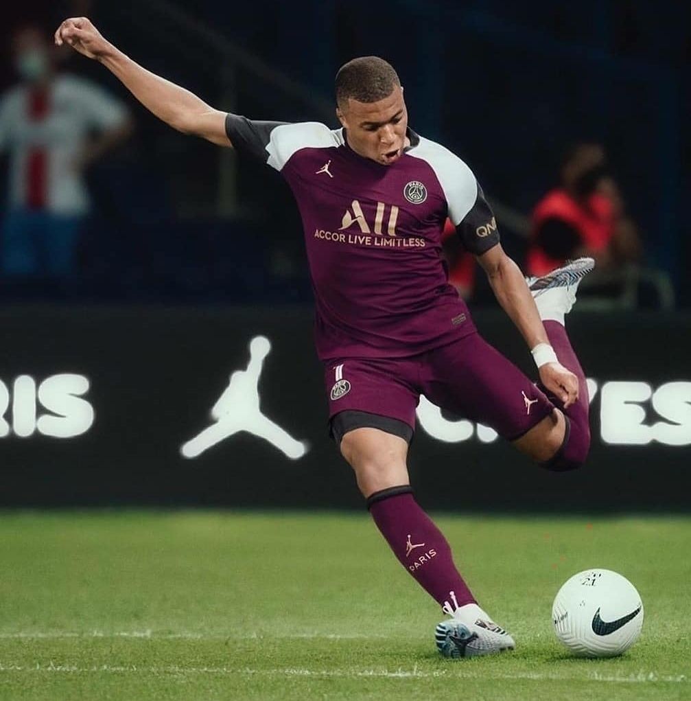 Our new third kit! | Scrolller