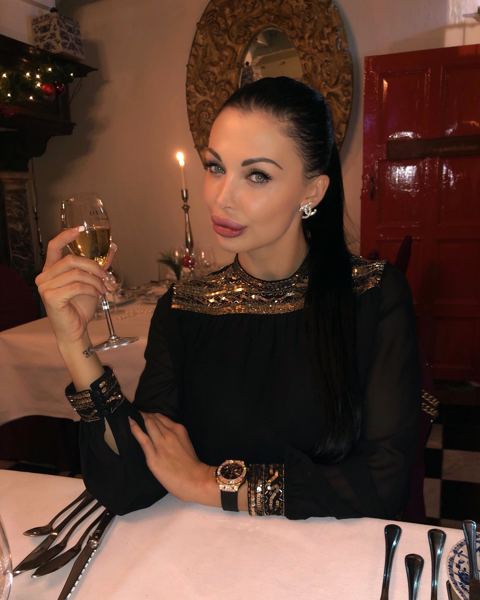 Out for dinner | Scrolller