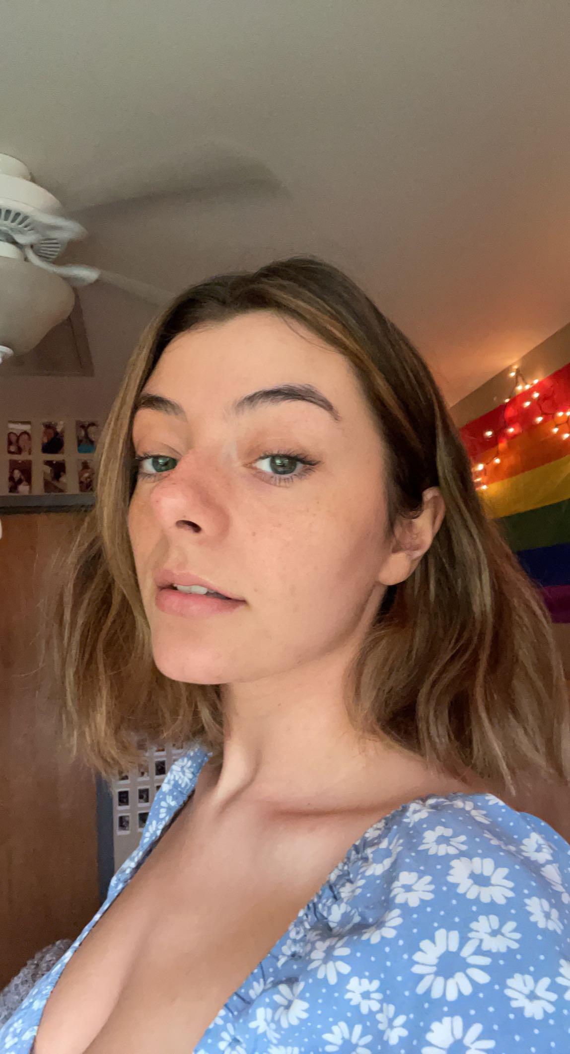 Over 18! Hi :) | Scrolller