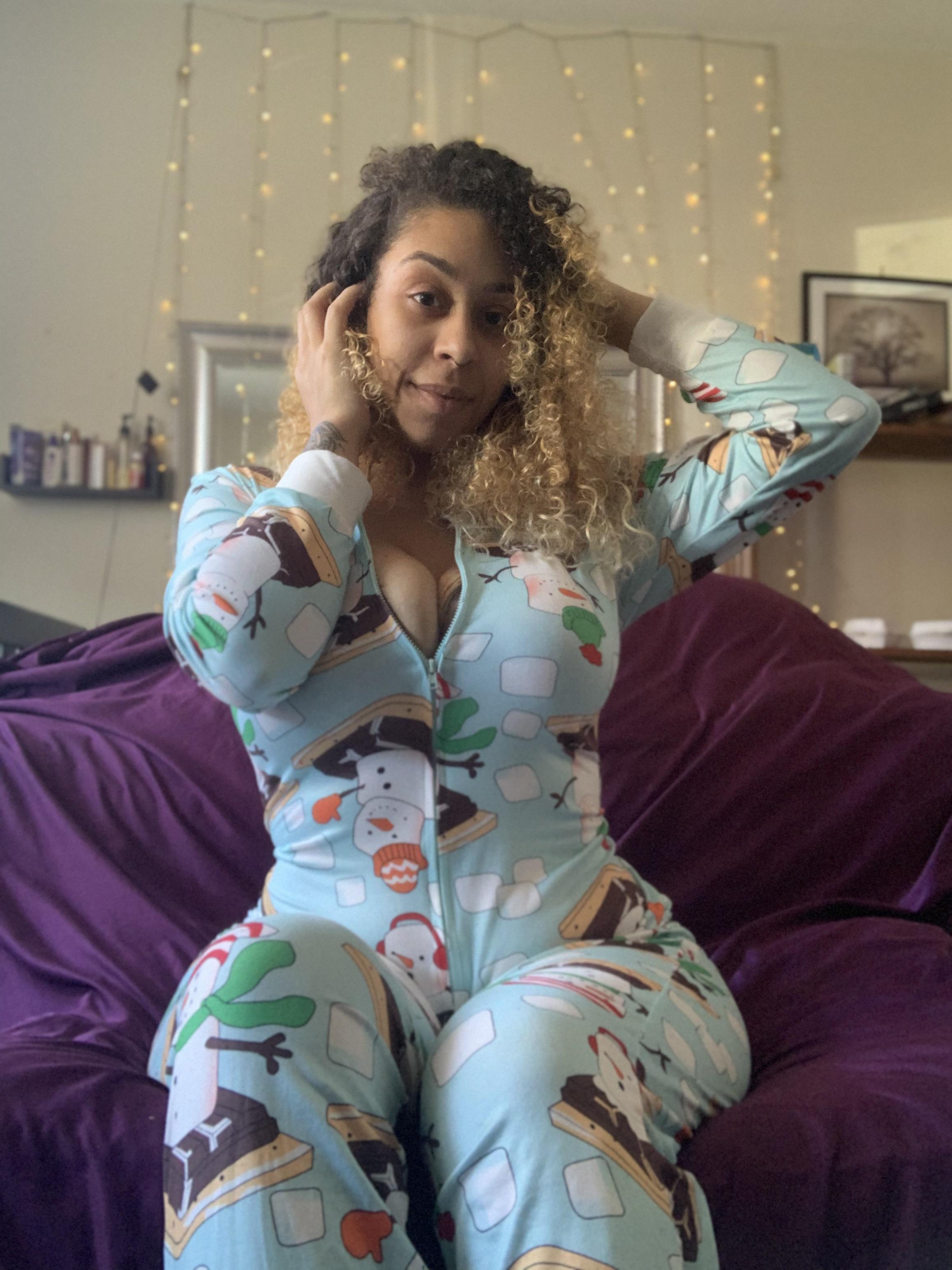 Over 18, i got the perfect lighting for pjs selfies | Scrolller