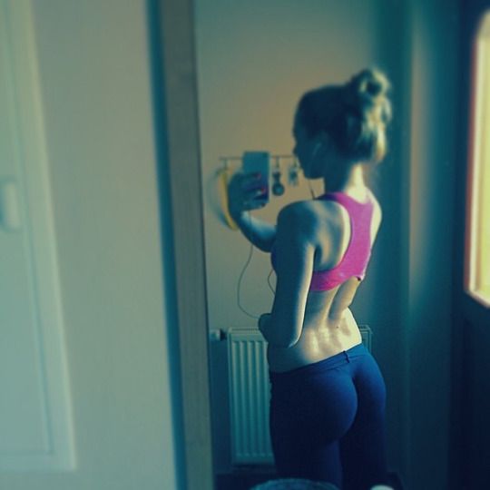 Over the shoulder selfie | Scrolller