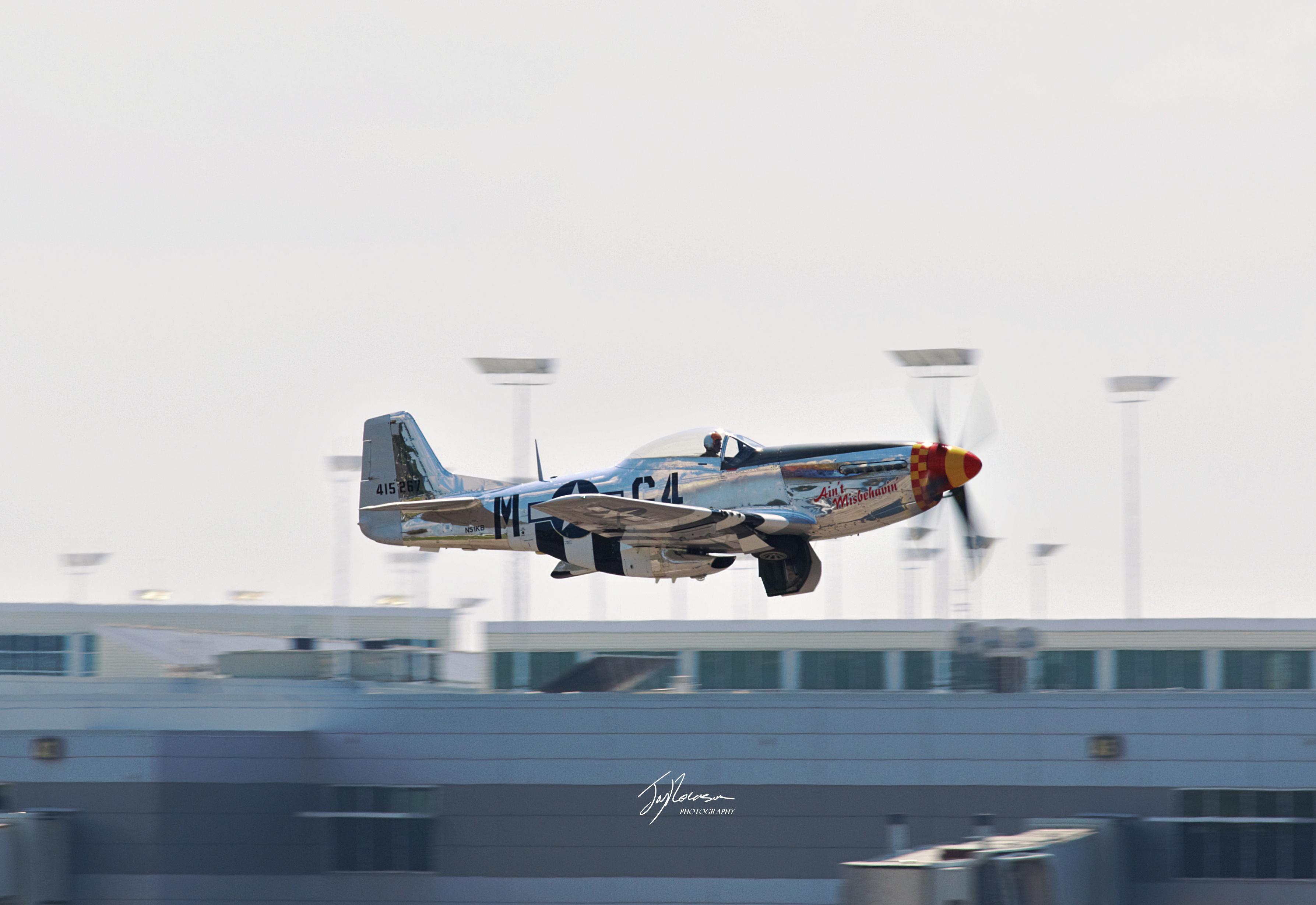 P51 Zoomin away! | Scrolller