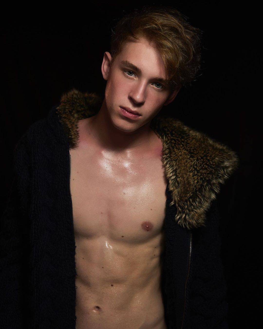 Pablo (@pablollari) [SHIRTLESS] - Yummy... | Scrolller