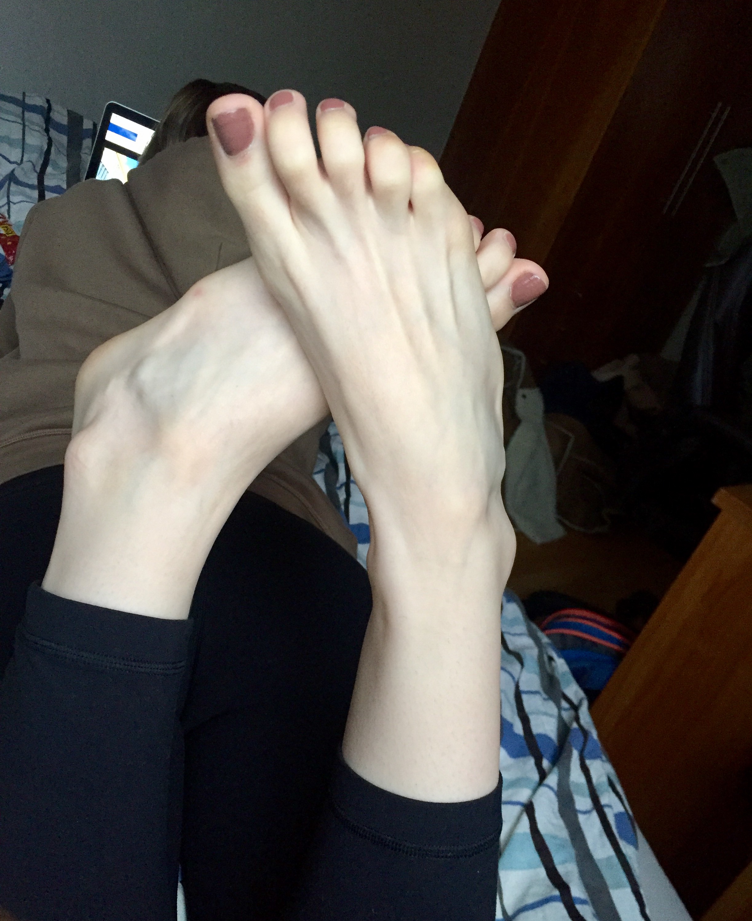 Pale Delicate Feet | Scrolller