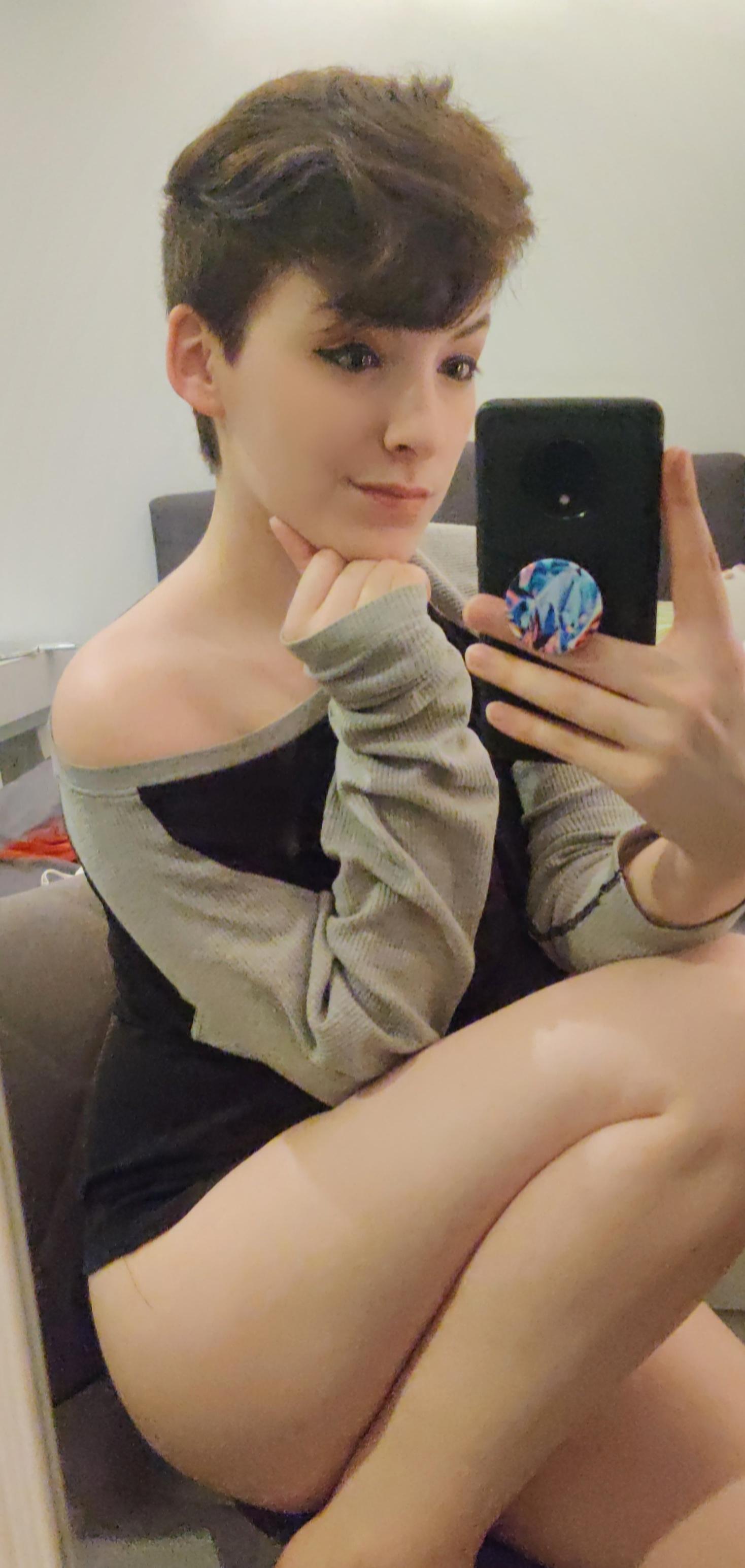Pale pixie cut | Scrolller