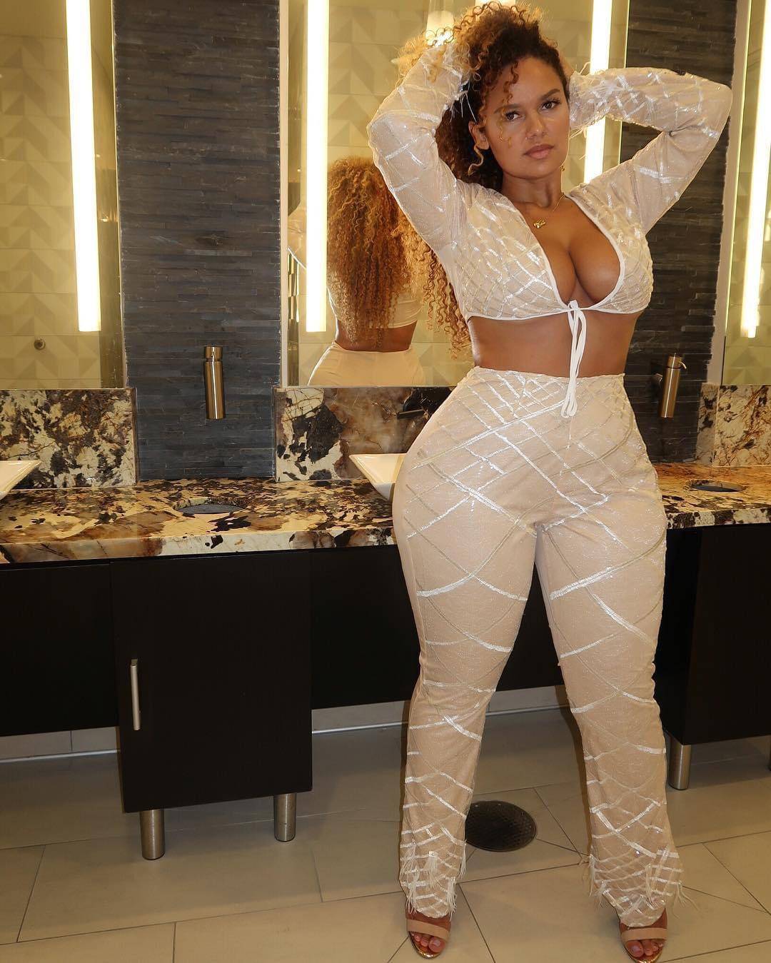 Pamela Alexandra | Scrolller