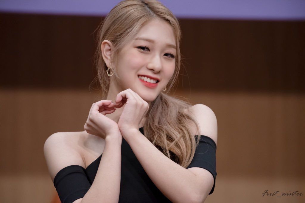 Panda Love | Scrolller