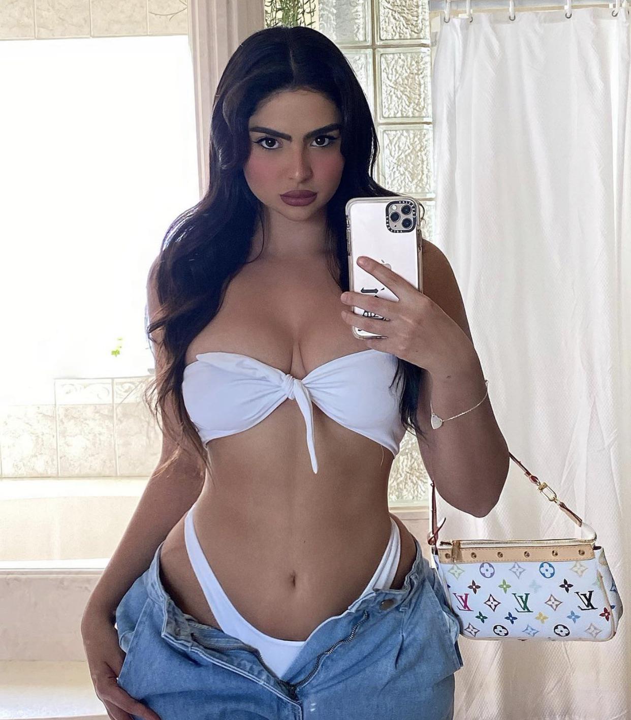 Pants falling off | Scrolller