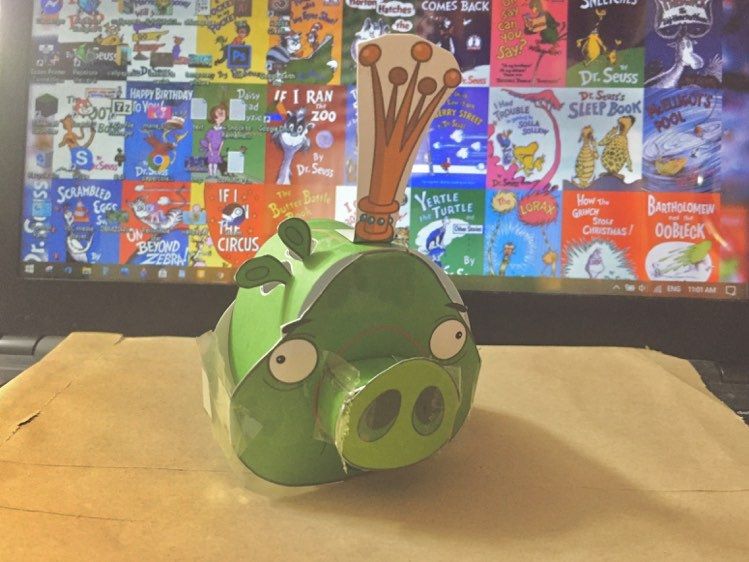 Paper King Pig | Scrolller