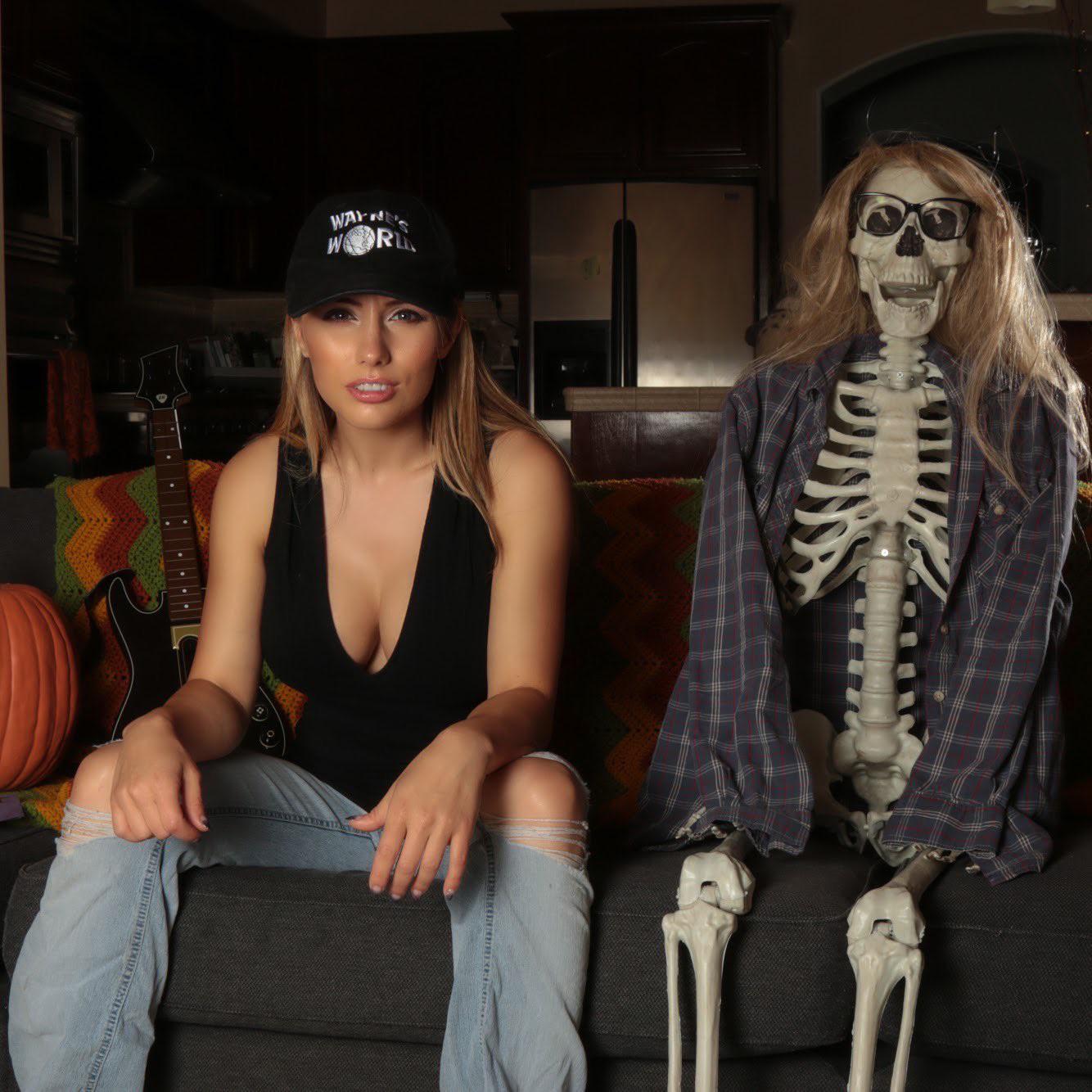 Party on Garth | Scrolller