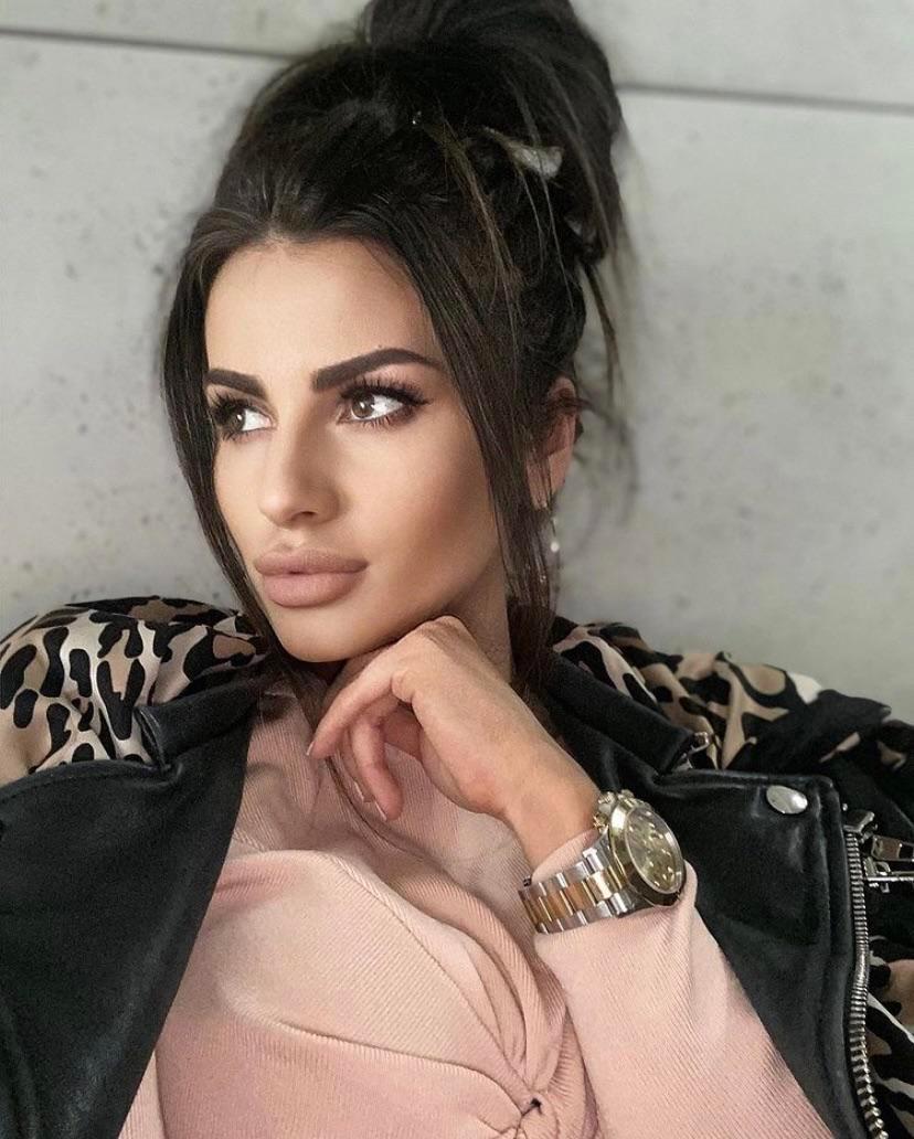 Paulina Mia | Scrolller