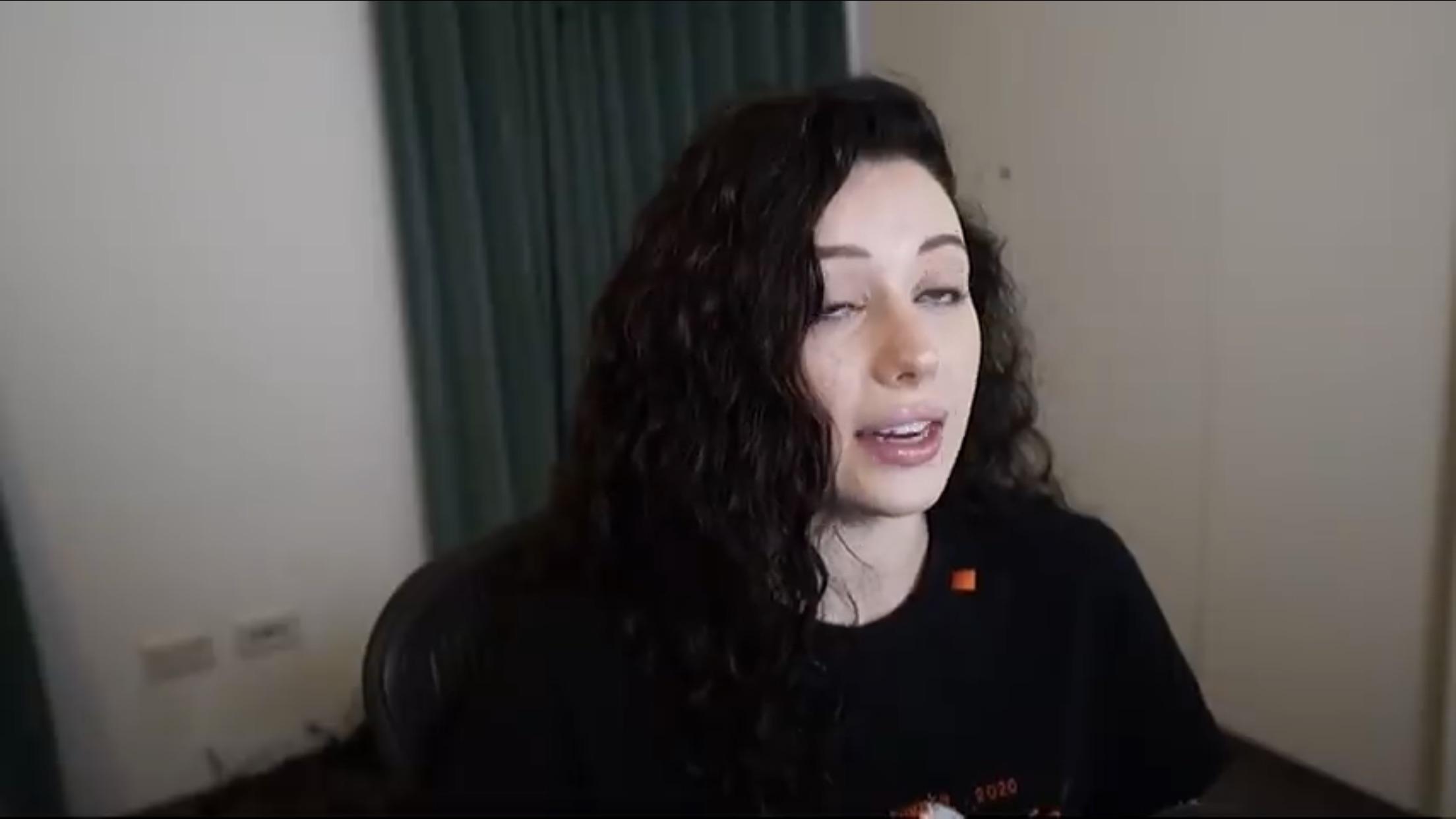 pause 100 | Scrolller