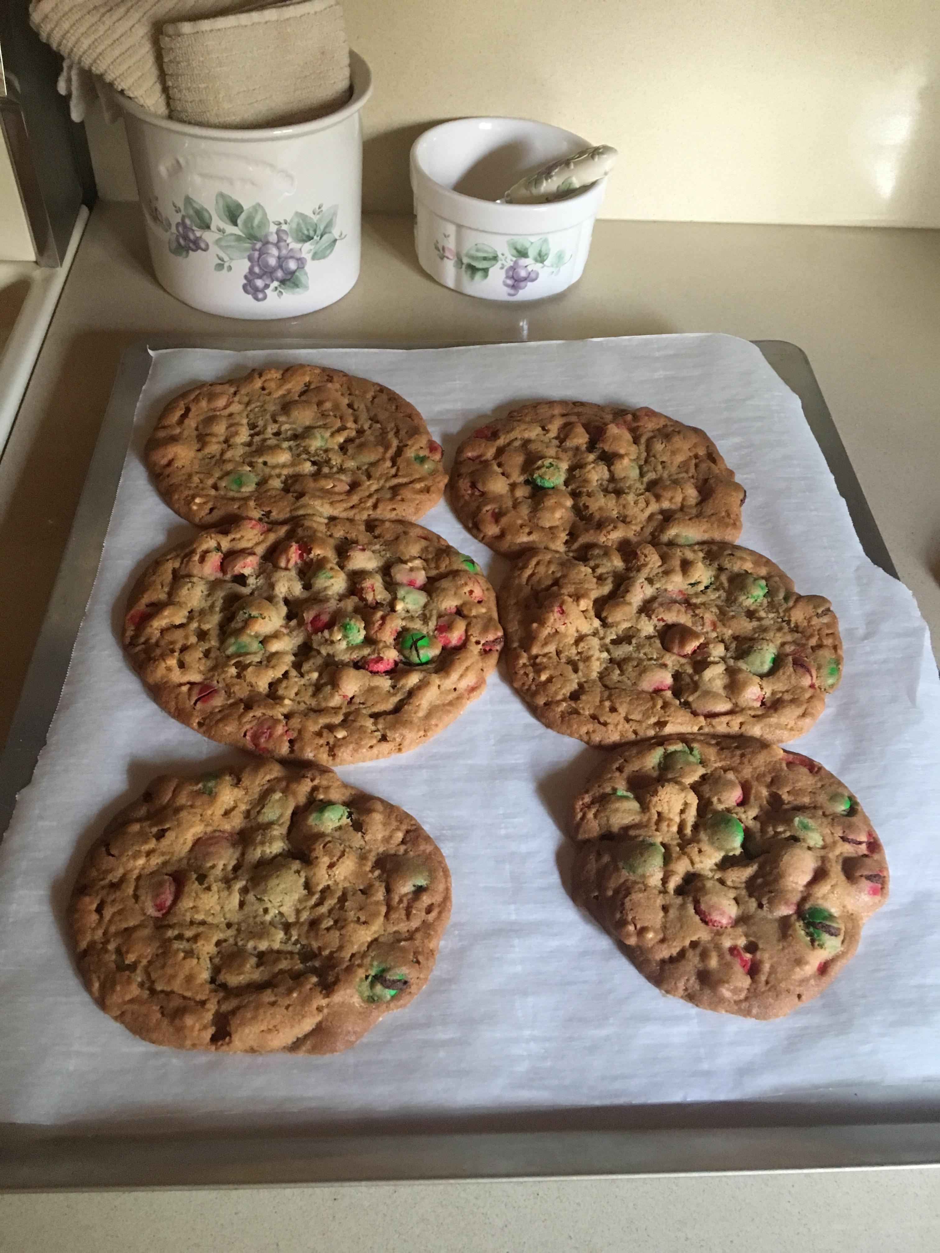 Peanut Butter Cookies with chocolate mms! First batch and they turned out very well! 😆 | Scrolller