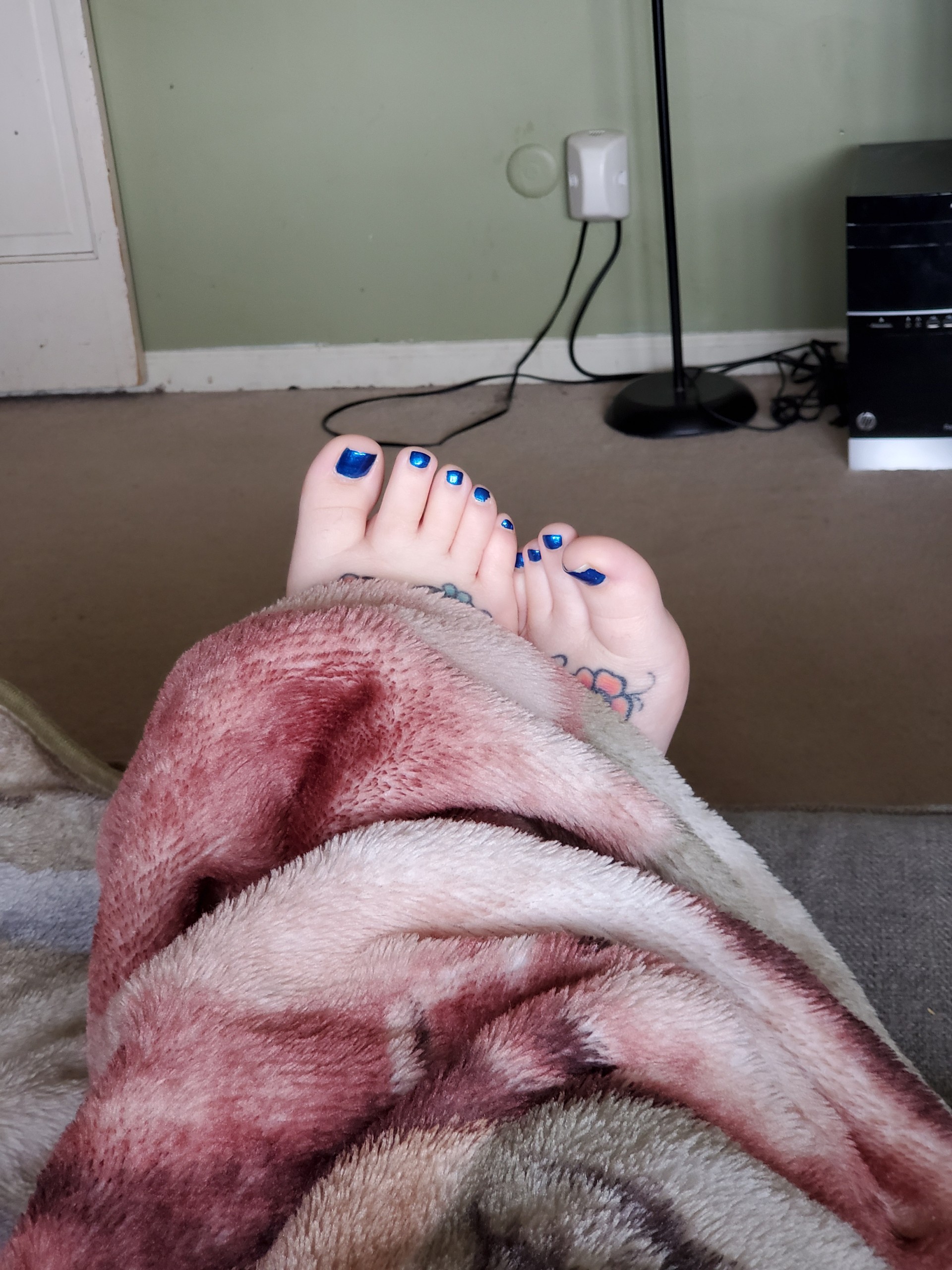 Peek A Toes Scrolller