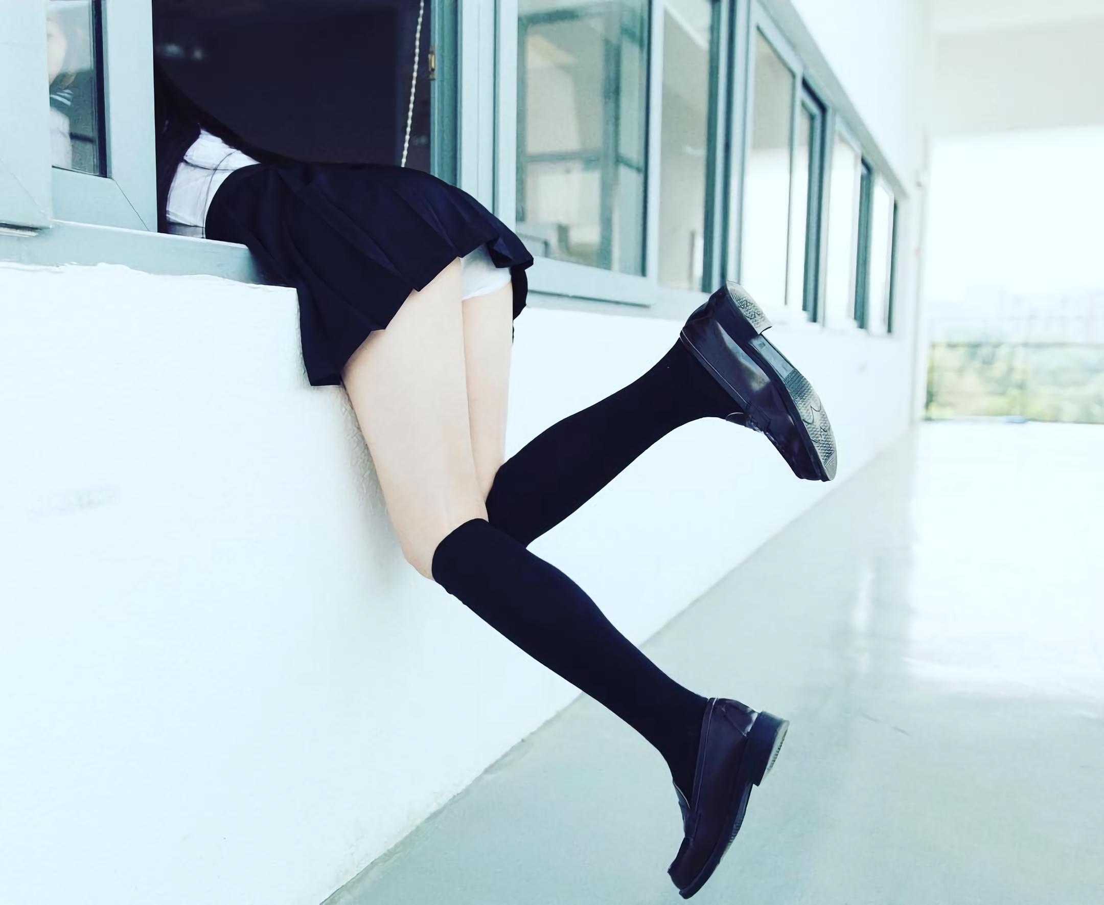 Peeking from the window | Scrolller