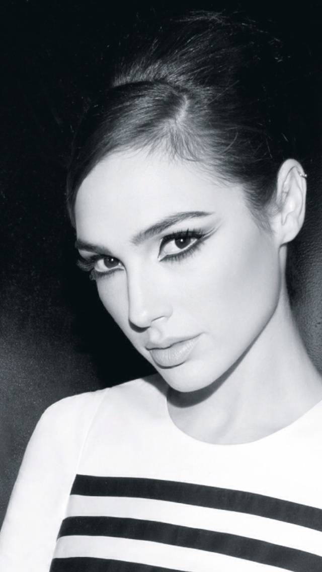 Perfect bone structure. | Scrolller