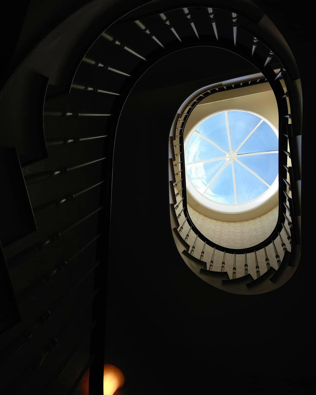 Perfect Example of the power of a well place skylight. | Scrolller