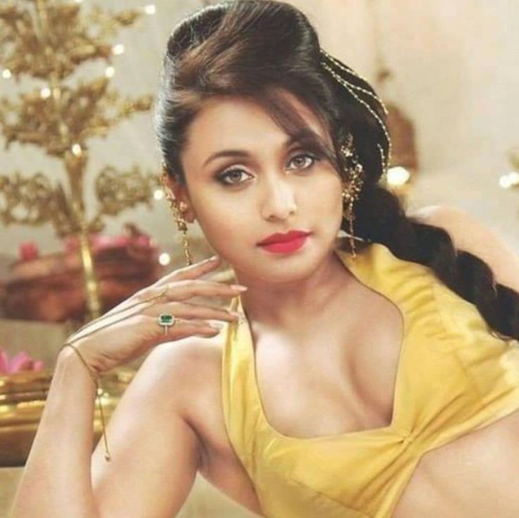 Perfect gap for boob job😘. Rani's look😍 | Scrolller