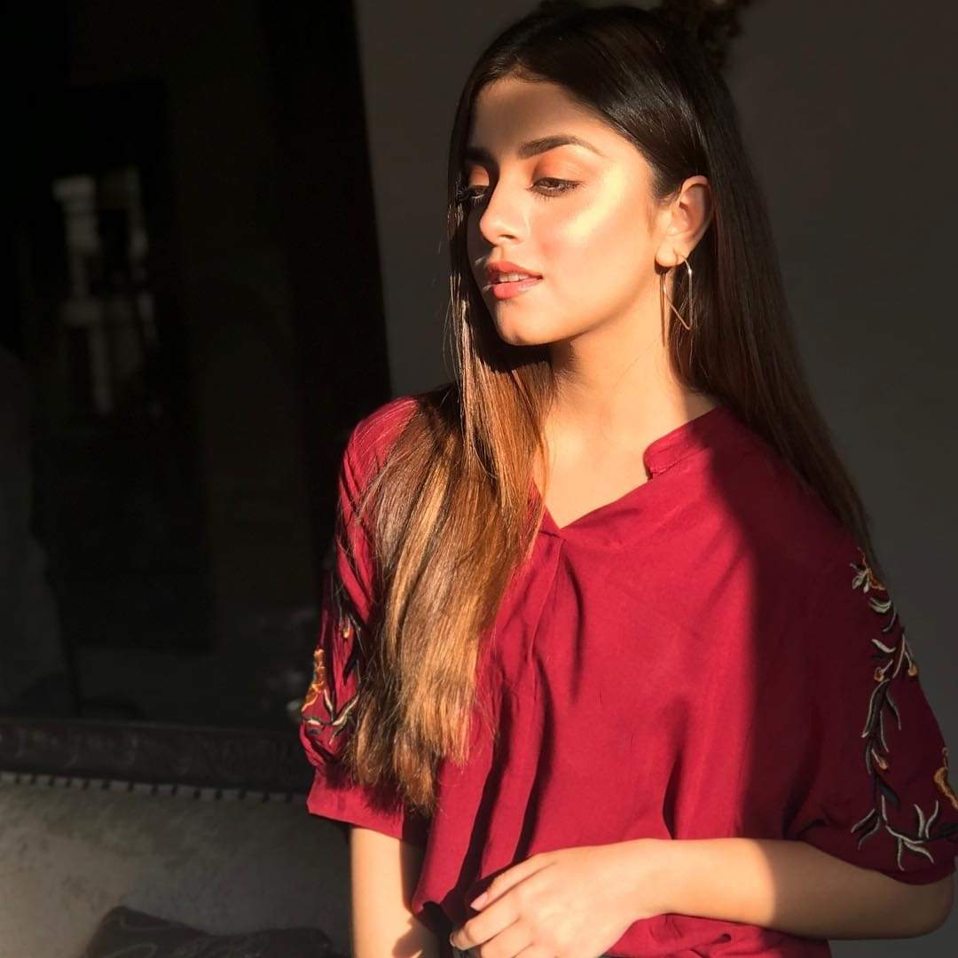 Petite Alizeh Shah | Scrolller