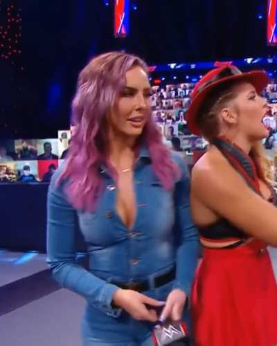 Peyton Royce And Lacey Evans | Scrolller