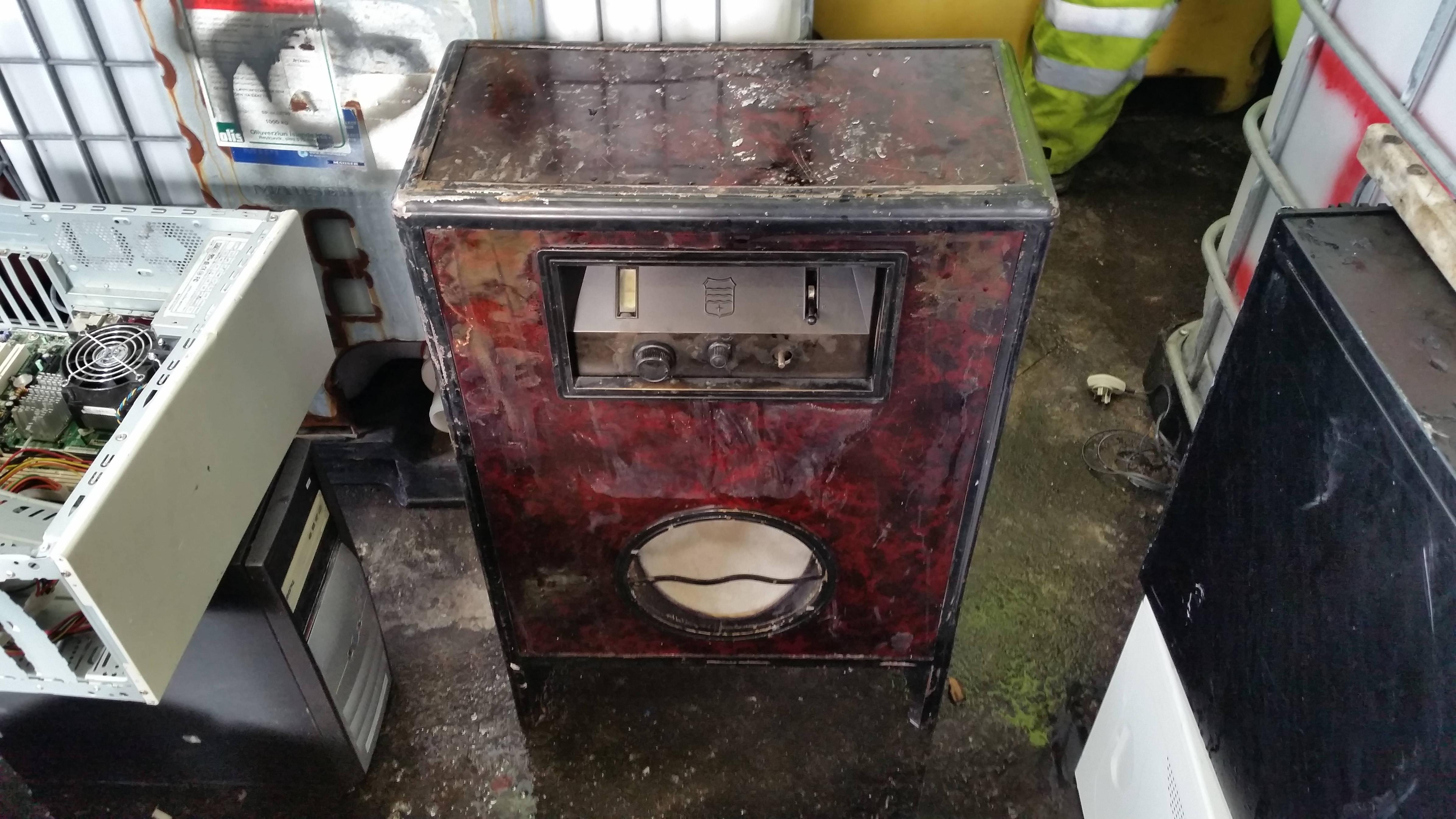 Philips radio - any value? | Scrolller