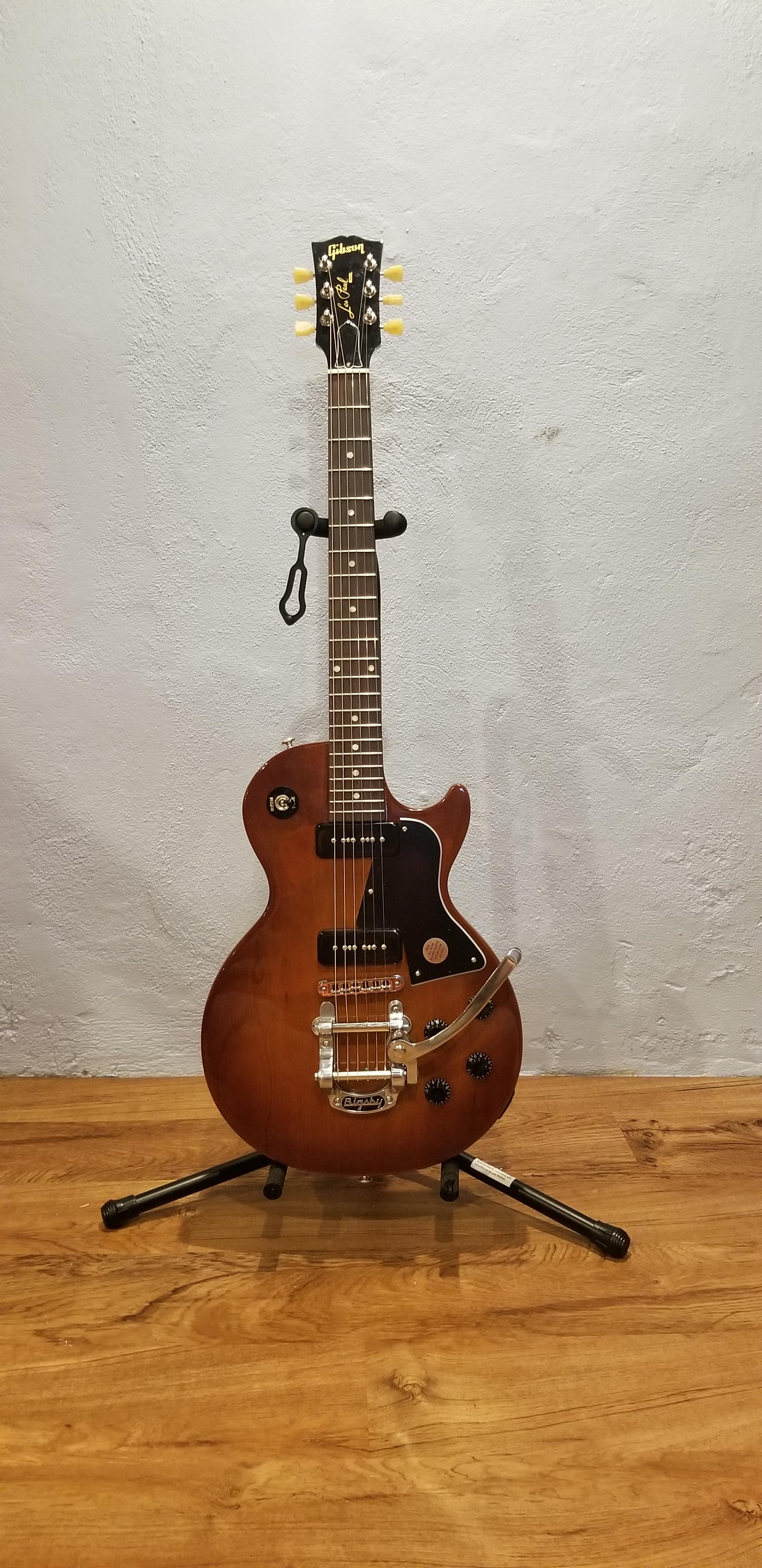 Hello, posting my first ever Les Paul... | Scrolller