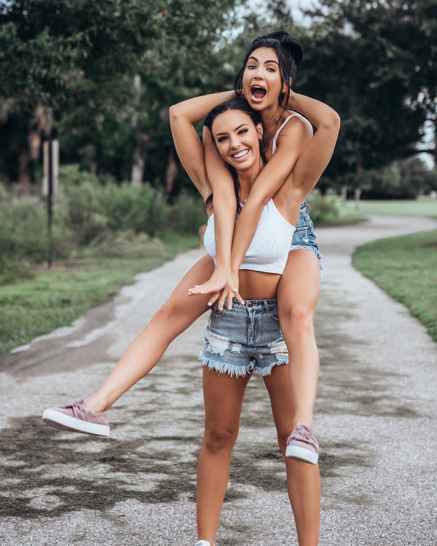 Piggyback ride | Scrolller