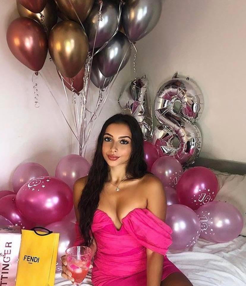 Pink balloons | Scrolller