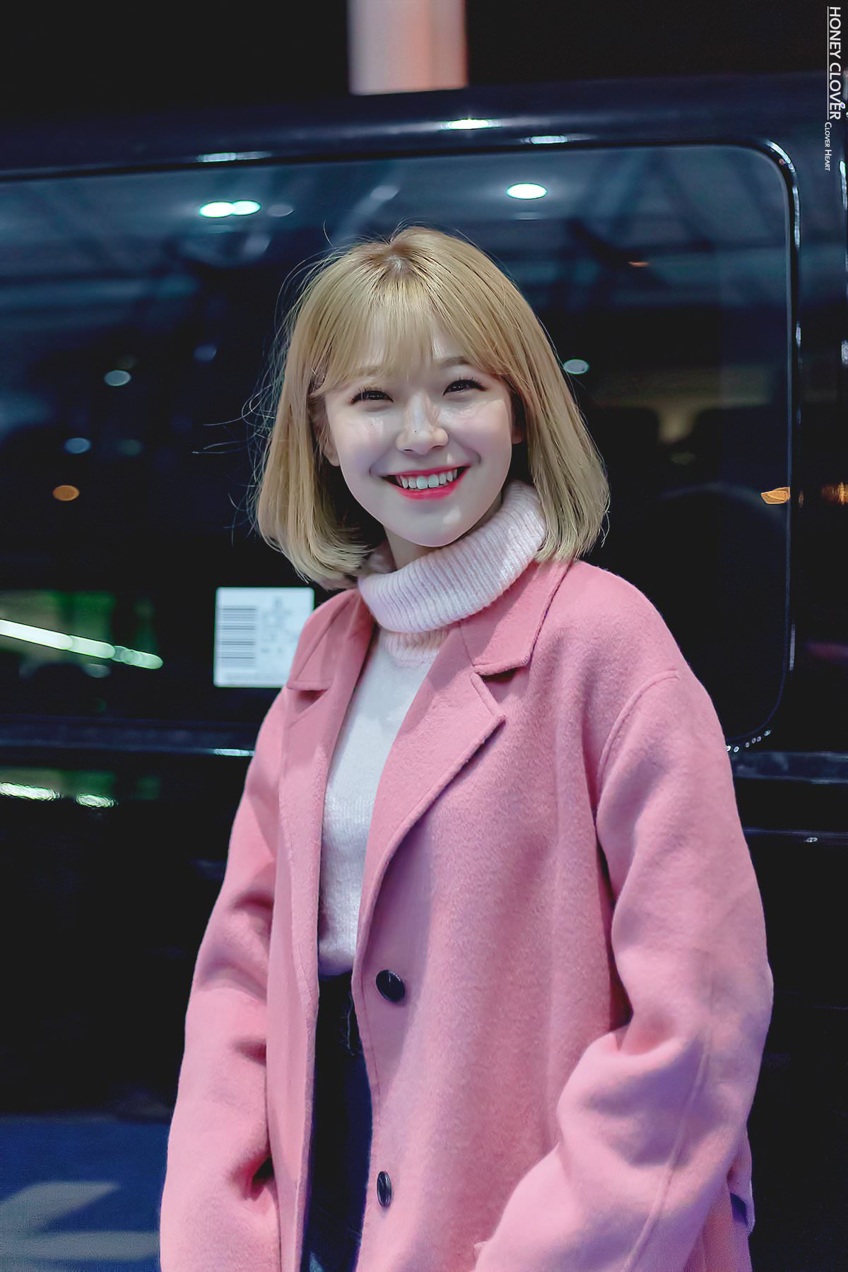 Pink Jiheon | Scrolller