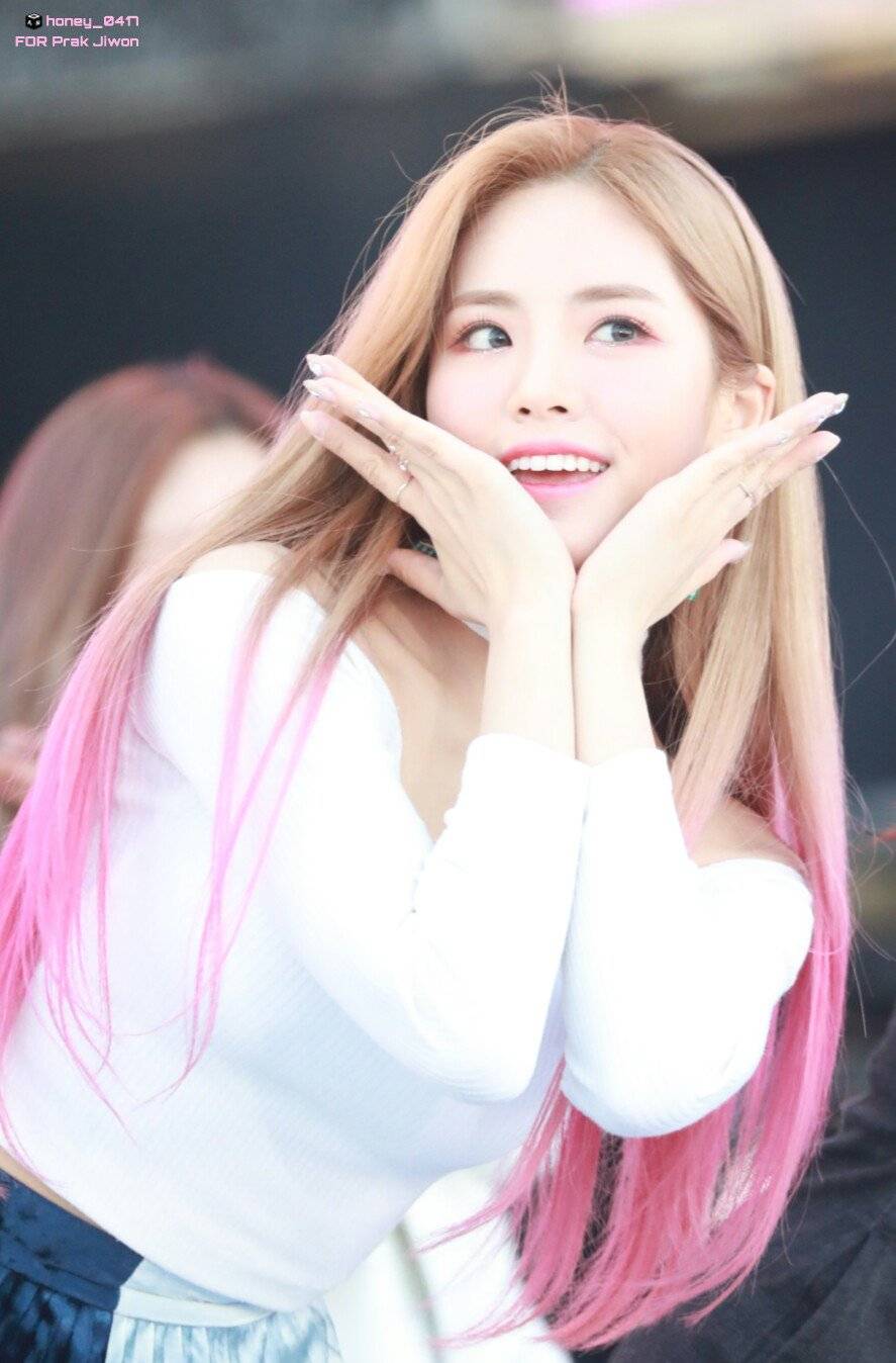 Pink Jiwon | Scrolller