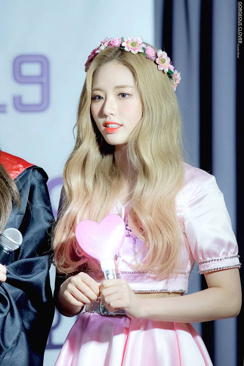 Pink Jiwon | Scrolller