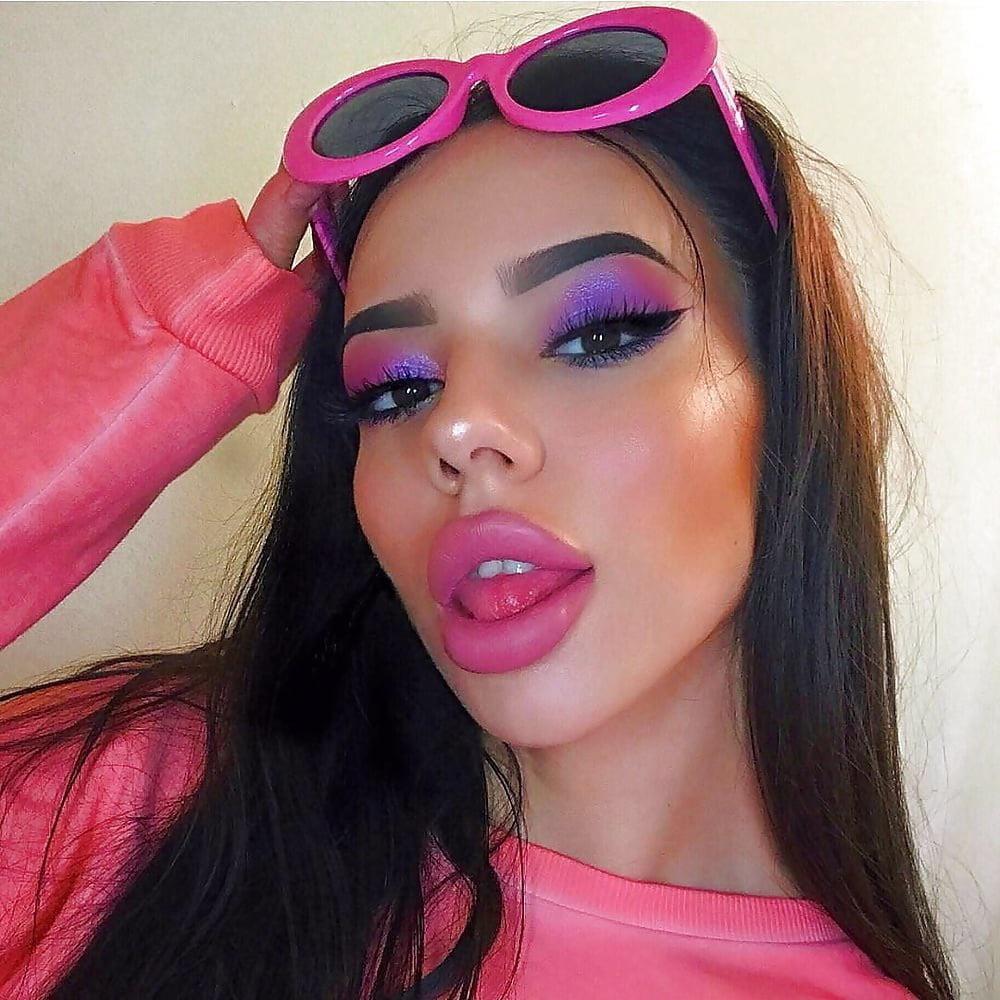 Pink Looks So Good On Bimbos Scrolller