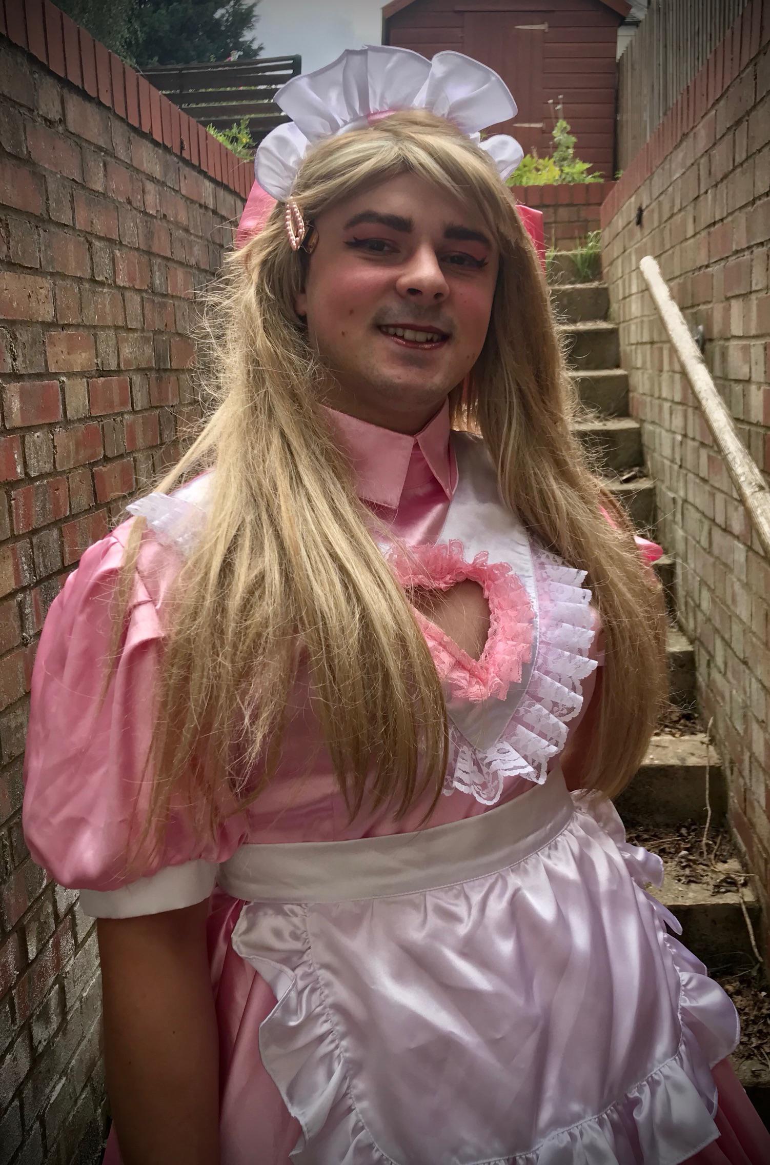 Pink Maid | Scrolller