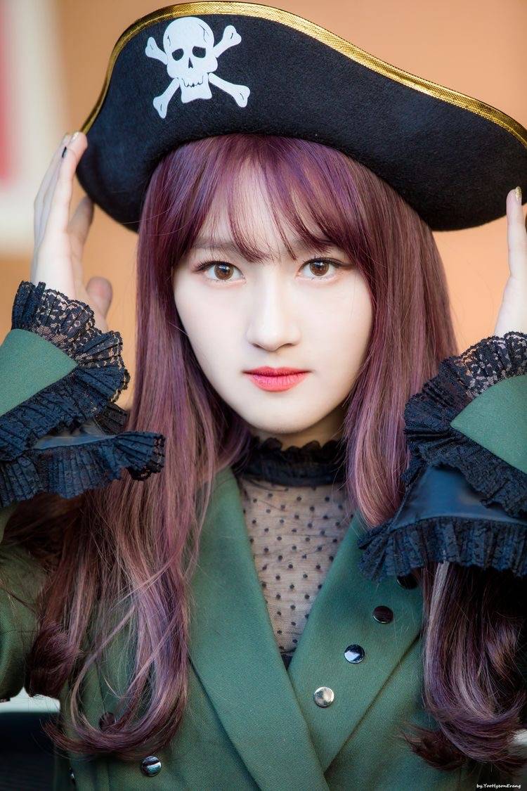 Pirate Siyeon | Scrolller