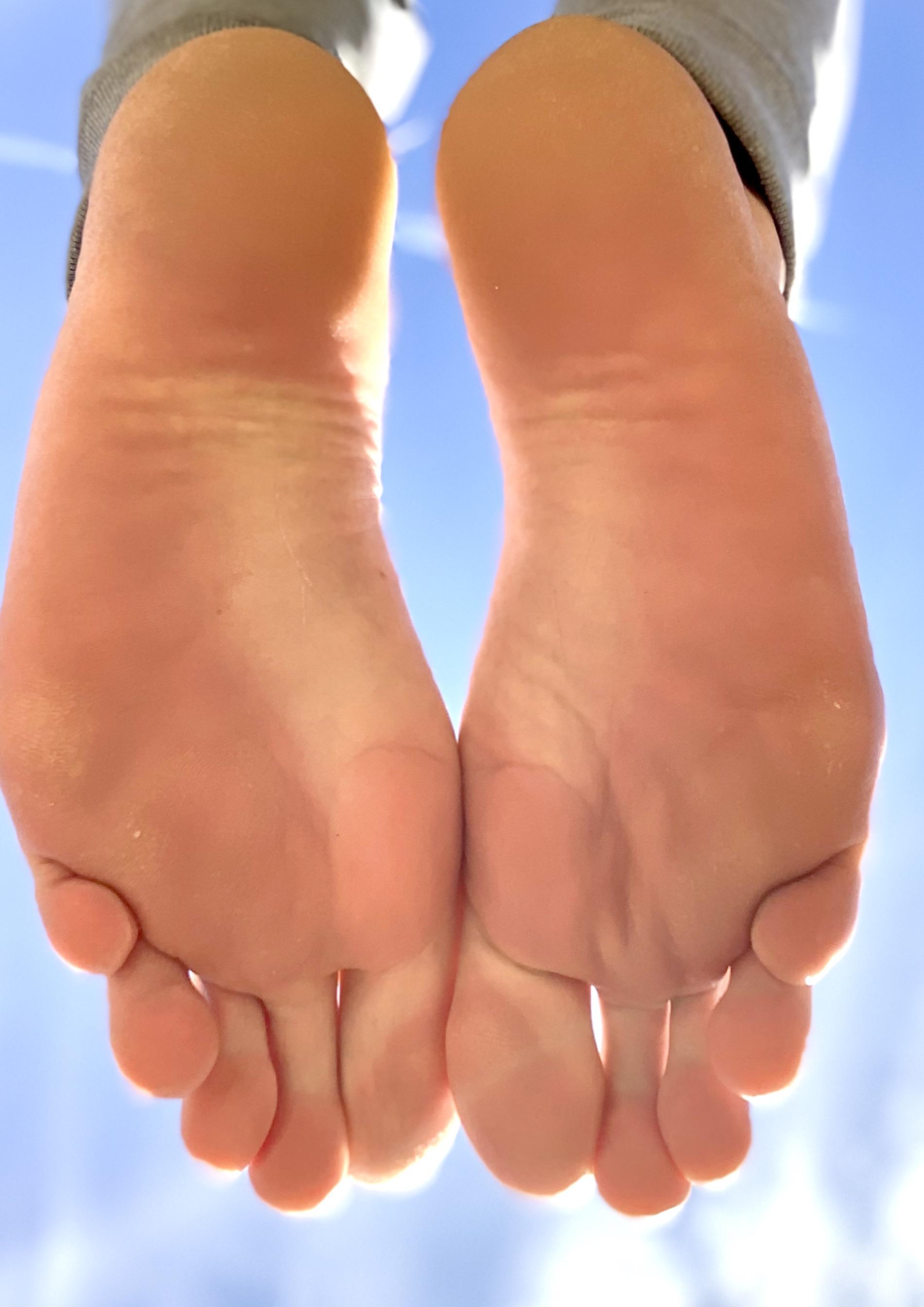 Place your face right here. | Scrolller