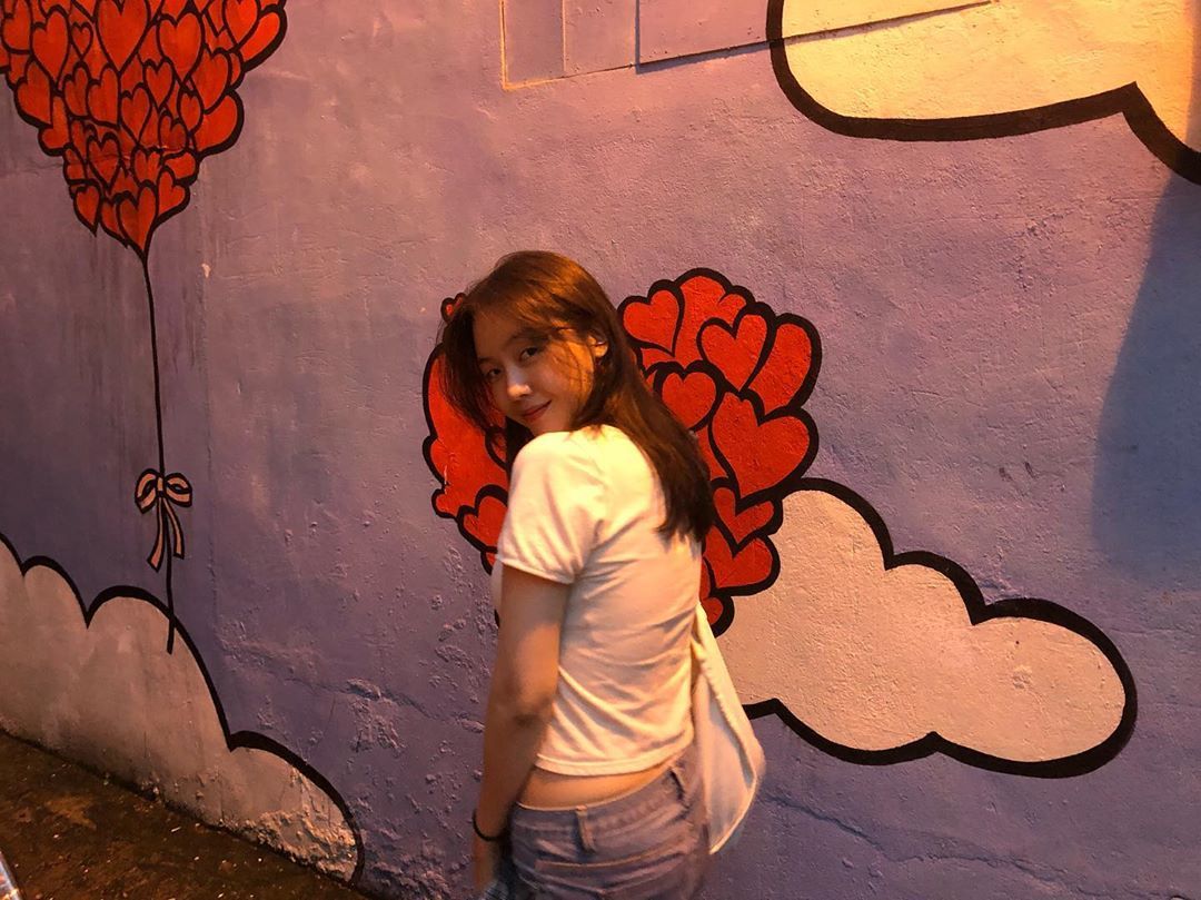 plain white tee | Scrolller