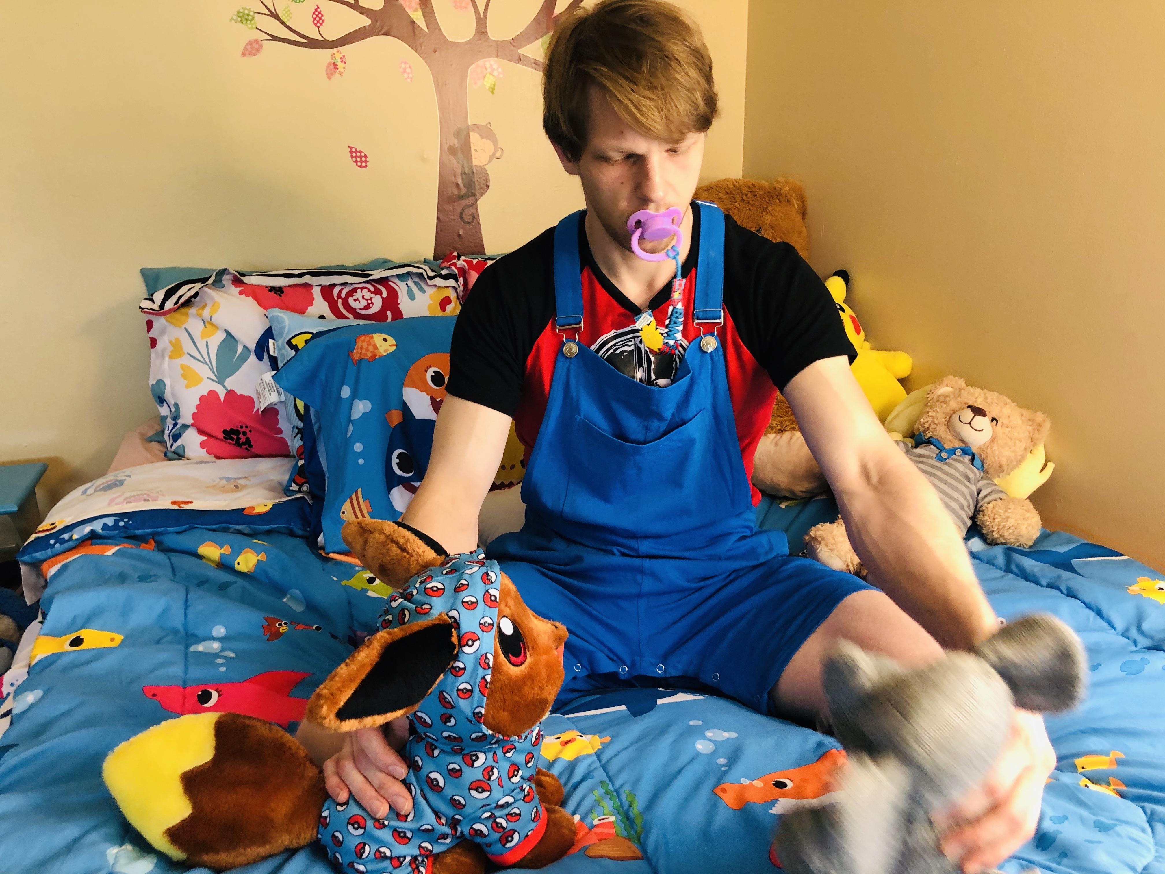 Playing in my new shortalls! 💖 They’re super effective! 🥺🥺🥺 | Scrolller