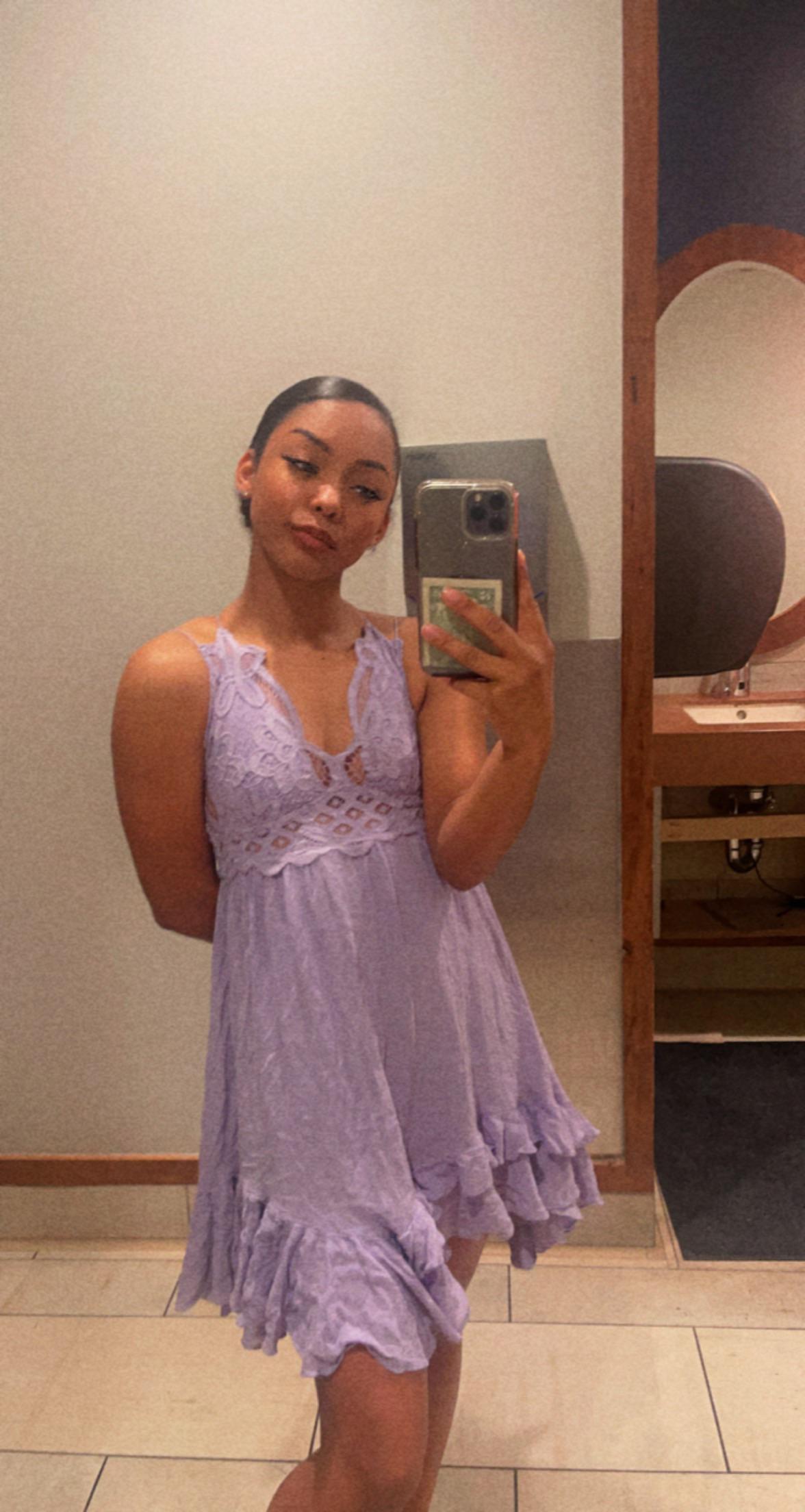 Please enjoy my awkward stance happy Friday [22F] | Scrolller