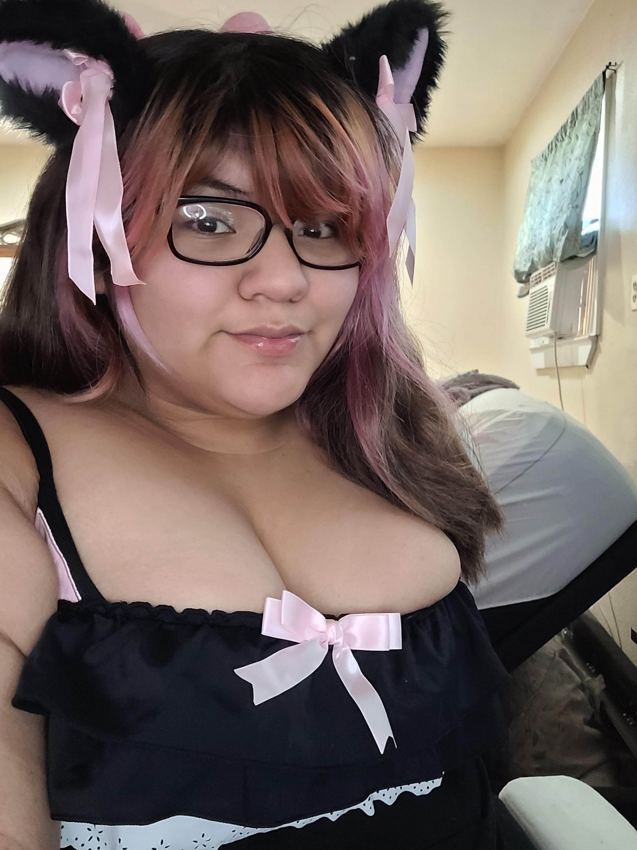 Plus size cat girl💖 | Scrolller