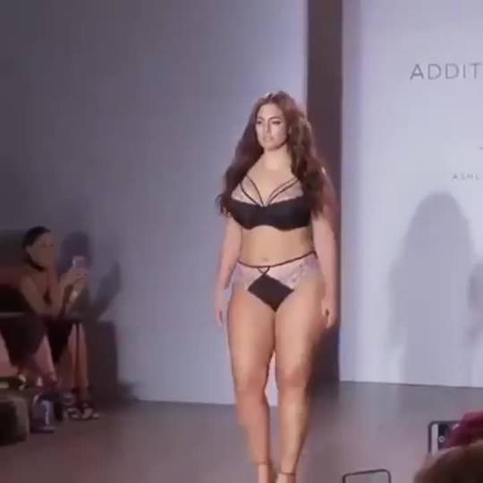 Plus-Size Walkway | Scrolller