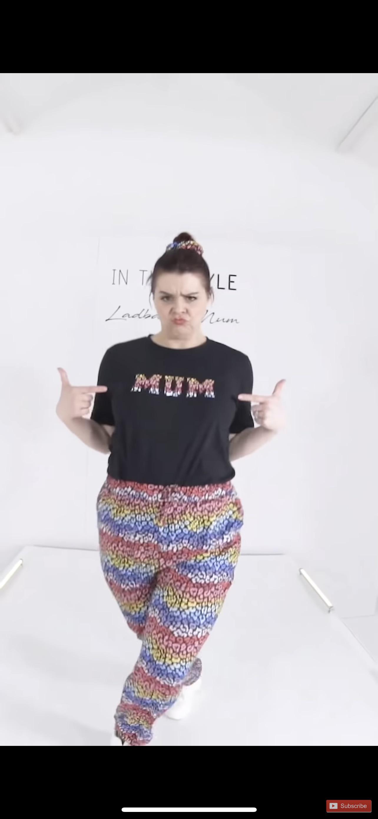 Pointing where she wants your cum | Scrolller