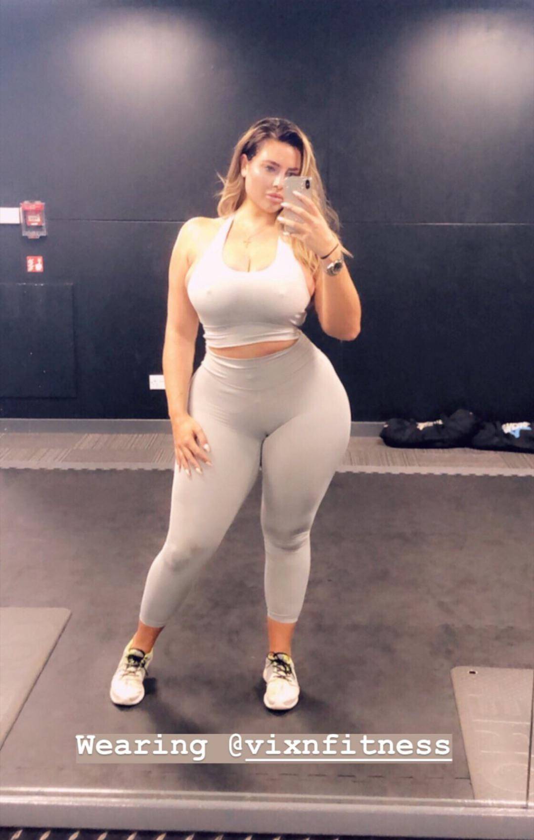 DJhannahb | Scrolller