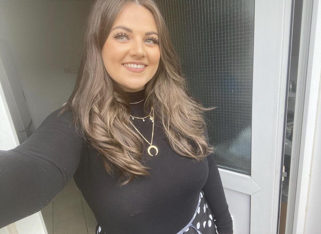 Poking through | Scrolller