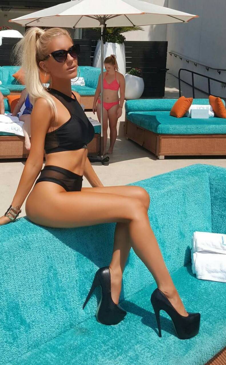 Pool Party | Scrolller